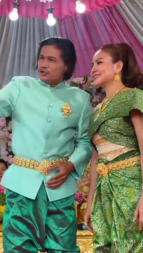 កាត់សក់សើចផ្អើលរោងការ - 1of10 - TNAOT