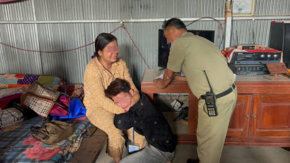 一把火烧没了近万美元彩礼，金边男子抱着母亲大哭！ - TNAOT