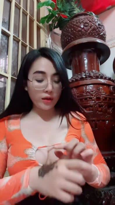 ស្រីក្រមុំ - TNAOT