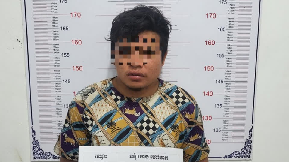 柬埔寨醉汉持刀冲进警局，砍伤副局长被捕！ - TNAOT