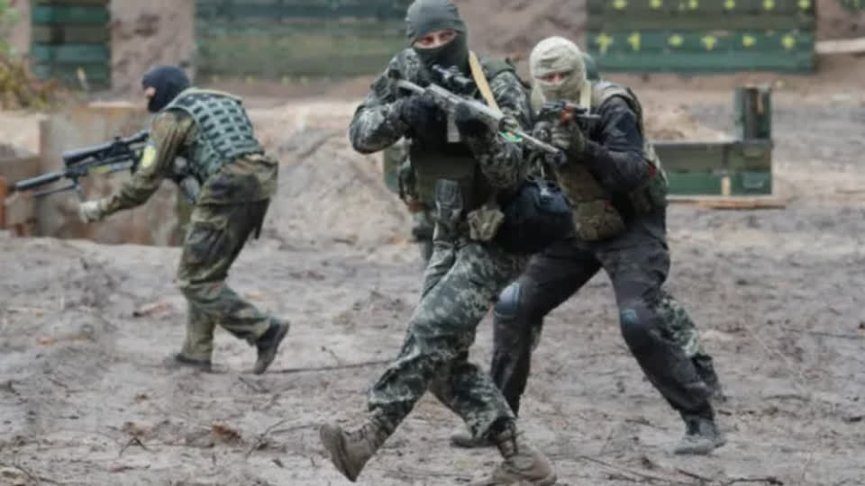 កម្លាំងអ៊ុយក្រែន បាន វាយ ប្រហារ រុស្ស៊ី ចំនួន ៩៥ លើក នៅ តំបន់ Bakhmut - TNAOT