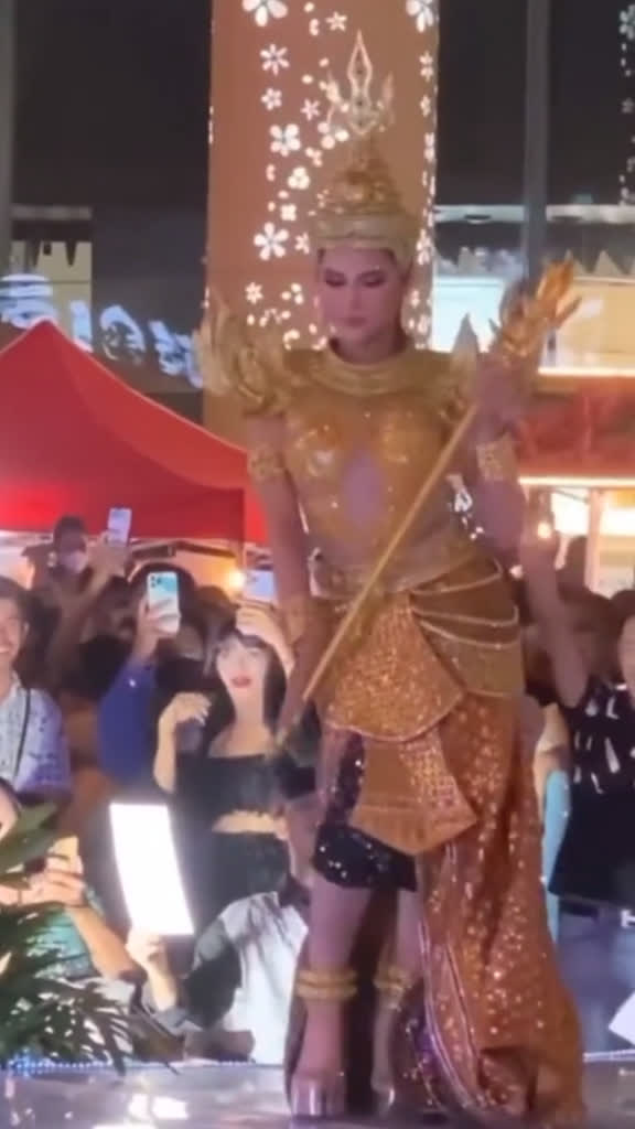 National Customs ស្អាតសាហាវសមជា Queen មែន🥰💛 - TNAOT