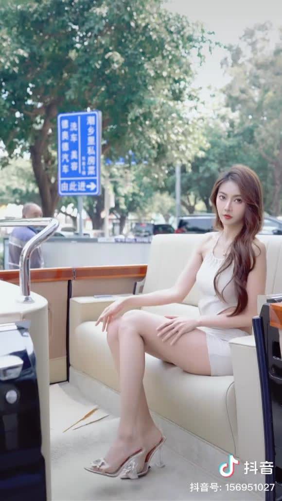 sexy girl 😍💞 so beautiful - TNAOT