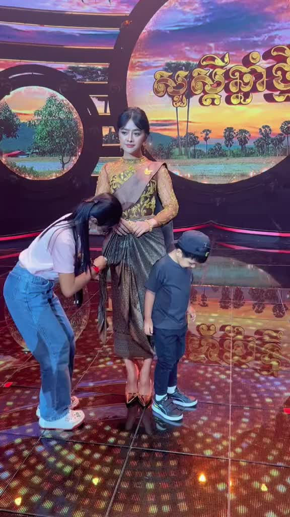 សកម្មភាពថតបទចម្រៀងថ្មីសំរាប់បុណ្យចូលឆ្នាំខ្មែរមួយឈុតនេះប្រណិតខ្លាំង 🤗 - TNAOT