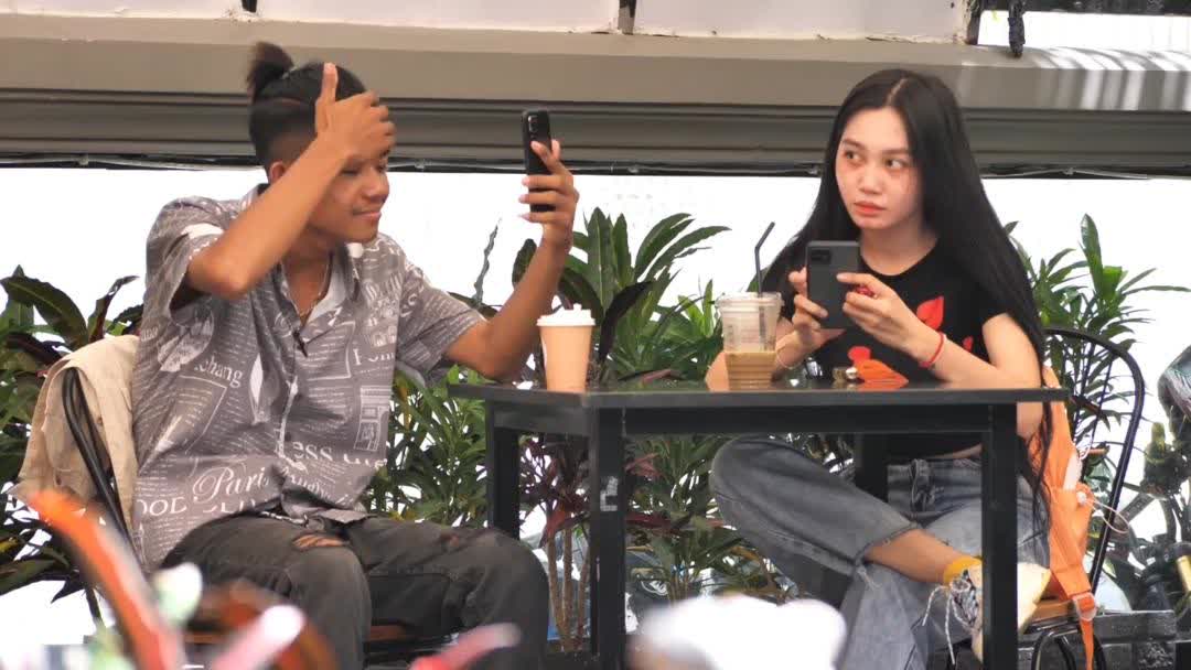 Prank ផឹកកាហ្វេជាមួយស្រីស្អាត ភាគ1😂💞🇰🇭 - TNAOT