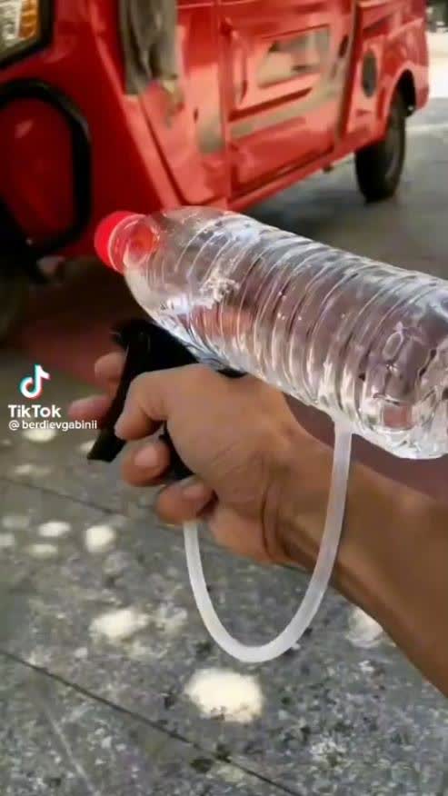 DIY. របៀបធ្វើកាំភ្លើងបាញ់ទឹក - TNAOT