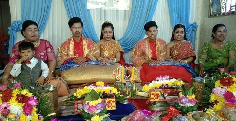 柬埔寨兄弟迎娶双胞胎新娘！彩礼仅1000美元！ - TNAOT