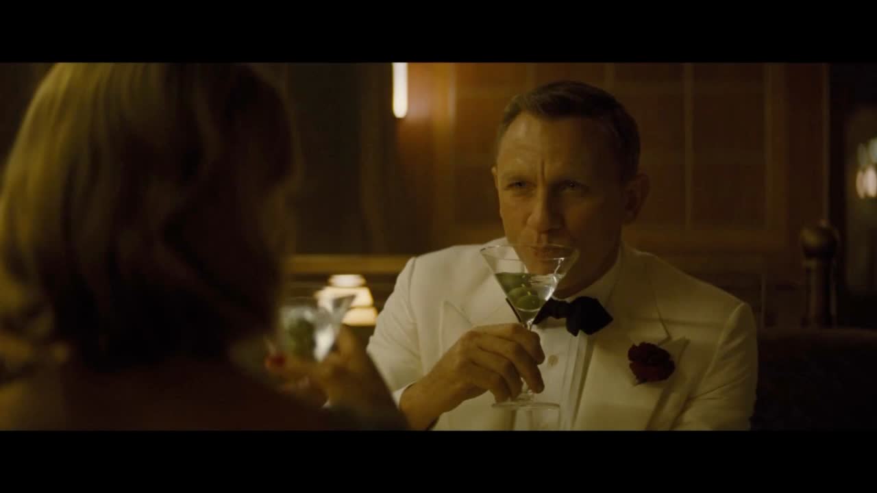 Spectre 2015 Train Fight Scene - TNAOT