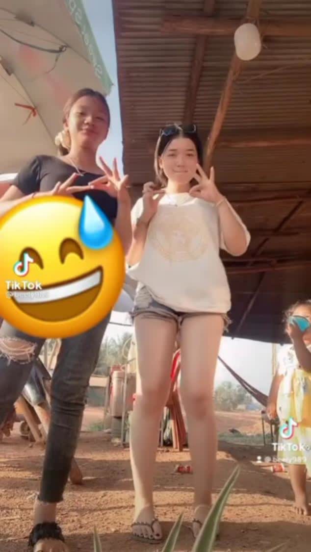 Cute cute girls dancing 🌹💝💕😘💐 - TNAOT