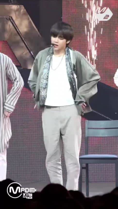 BTS V camfocus "Airport PT.2" 💚🫰 - TNAOT