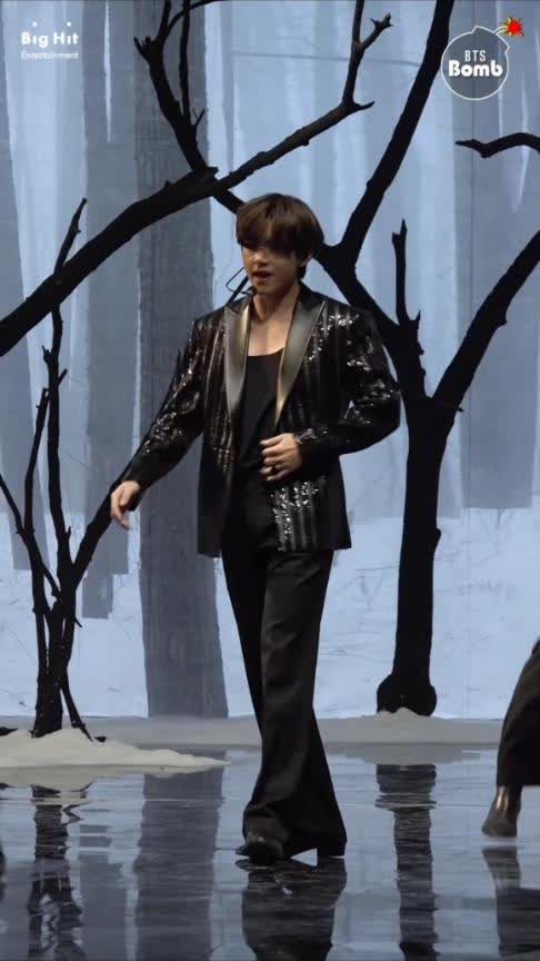 BTS V camfocus "Black Swan" 🖤🫰 - TNAOT