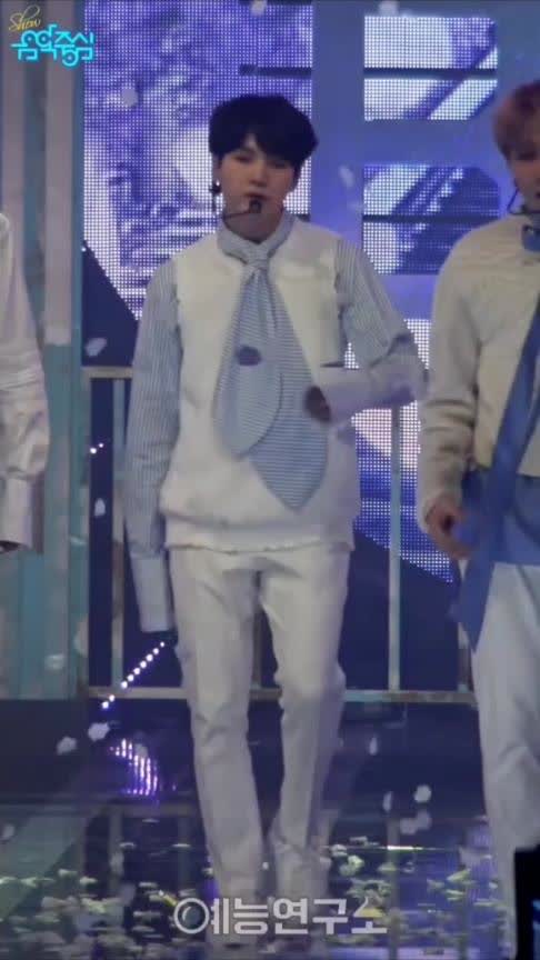 BTS SUGA camfocus "Spring Day" 💜🫰 - TNAOT