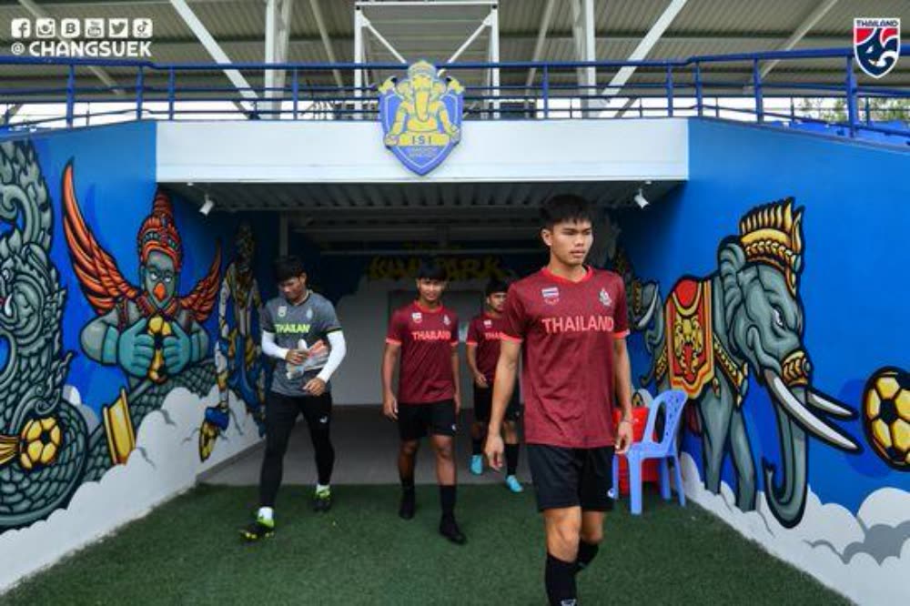 ក្រោយឡាំប៉ាលើរឿងទីលានកាលពីប៉ុន្មានថ្ងៃមុន ពេល U22 ថៃទទួលបានទីលានថ្មីសម្រាប់ហ្វឹកហាត់ហើយ - TNAOT