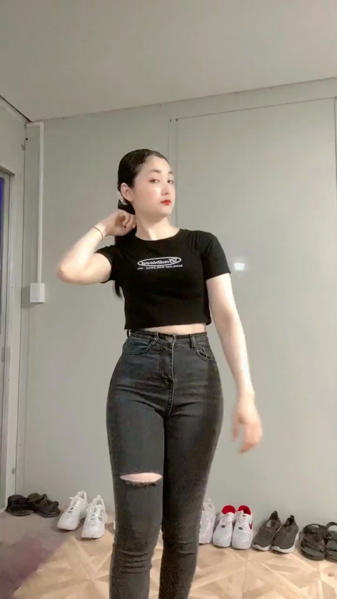 Sis cute រាំសិចសុីម្លេះហើយ ធំៗល្អទៀត🤤🤤😂😂 - TNAOT