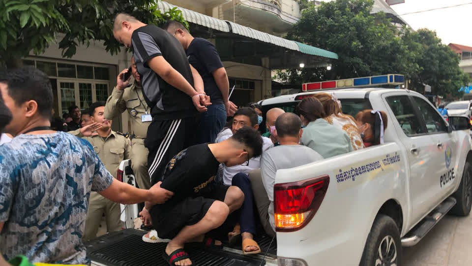 金边警方打击2处非法赌窝，老板为中国人！ - TNAOT