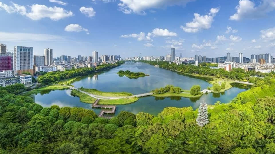 ភូមិភាគស្វយ័តក្វាងស៊ី៖ ទេសភាពនារដូវក្ដៅគឺស្រស់ស្អាតដូចជាផ្ទាំងគំនូរមួយ (ប្រភព៖ CRI Online) - TNAOT