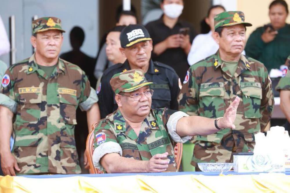 លោក ហ៊ីង ប៊ុនហៀង បញ្ចេកម្លាំង៥០០នាក់ និងអាវុធ២០០ដើម ទៅព្រំដែន ត្រៀមបាញ់កម្ទេច ...